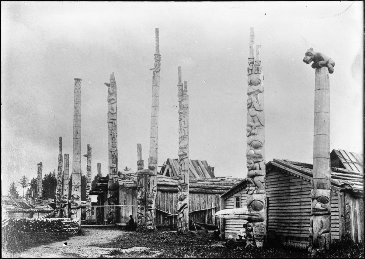 Star House Pole: Early Images of the Haida Totem Pole in the Pitt ...